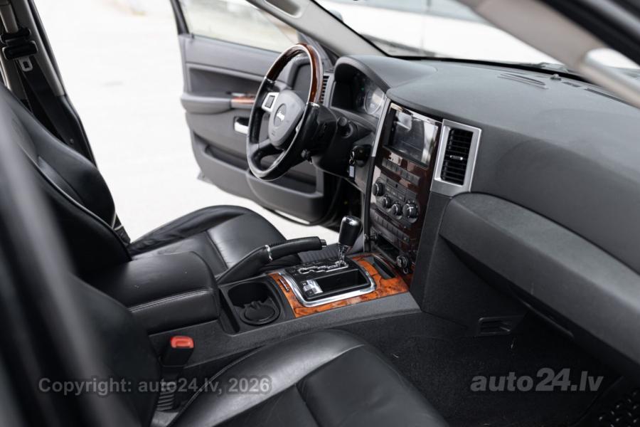 Black Jeep Grand Cherokee 2008 in Tallinn, with an engine capacity of 3.00 L and mileage of 254 thousand km for 6399 €, photo 10 on AUTOMOTO.COM.LV