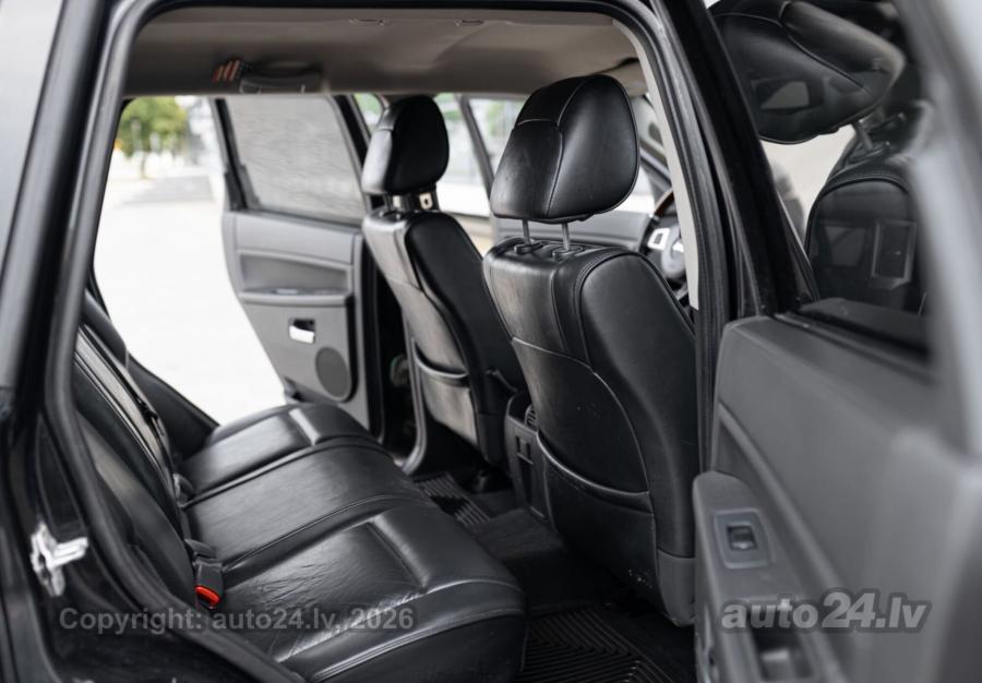 Black Jeep Grand Cherokee 2008 in Tallinn, with an engine capacity of 3.00 L and mileage of 254 thousand km for 6399 €, photo 14 on AUTOMOTO.COM.LV