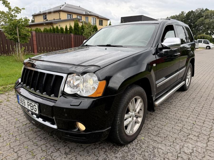 Black Jeep Grand Cherokee 2008 in Riga, with an engine capacity of 3.00 L and mileage of 258 thousand km for 5500 €, photo 1 on AUTOMOTO.COM.LV