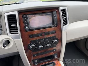 Black Jeep Grand Cherokee 2008 in Riga, with an engine capacity of 3.00 L and mileage of 258 thousand km for 5500 €, photo 9 on AUTOMOTO.COM.LV