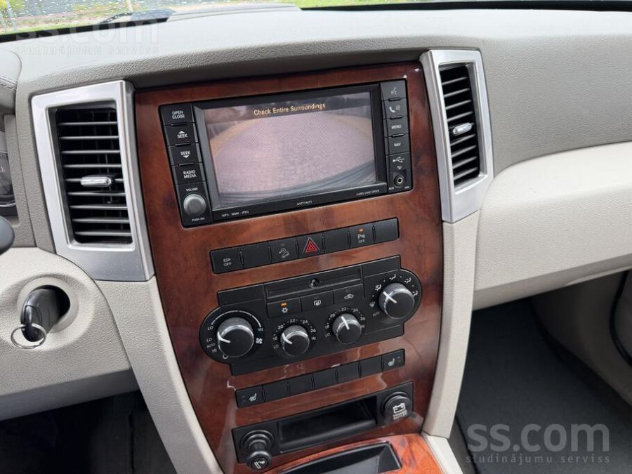 Black Jeep Grand Cherokee 2008 in Riga, with an engine capacity of 3.00 L and mileage of 258 thousand km for 5500 €, photo 9 on AUTOMOTO.COM.LV