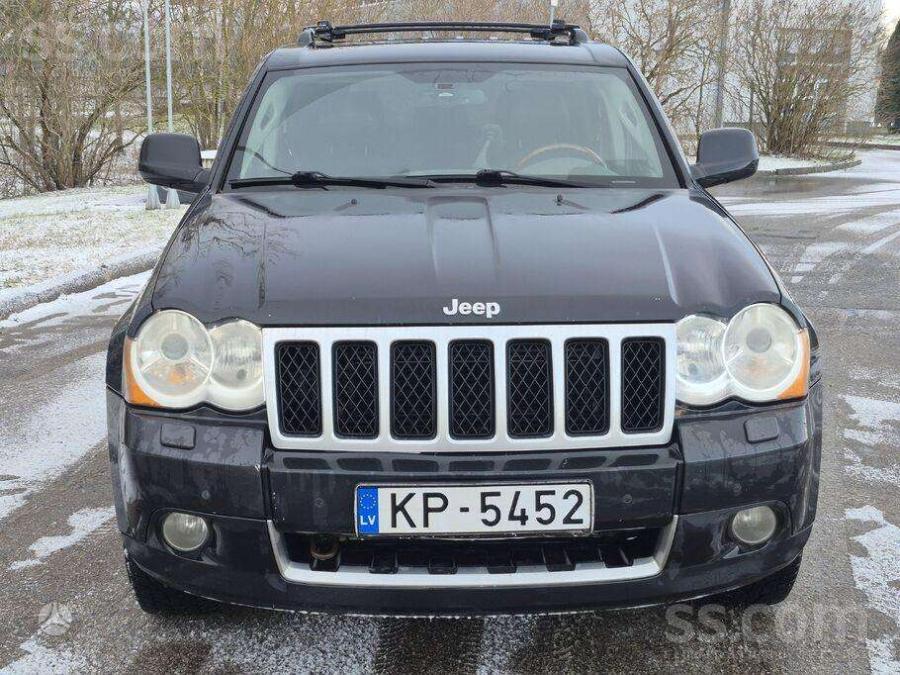 Black Jeep Grand Cherokee 2009 in Riga, with an engine capacity of 3.00 L and mileage of 330 thousand km for 4650 €, photo 3 on AUTOMOTO.COM.LV