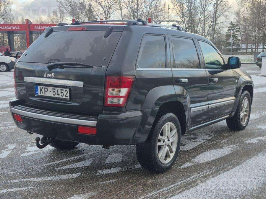 Black Jeep Grand Cherokee 2009 in Riga, with an engine capacity of 3.00 L and mileage of 330 thousand km for 4650 €, photo 4 on AUTOMOTO.COM.LV