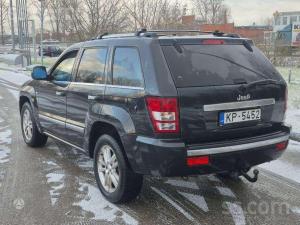 Black Jeep Grand Cherokee 2009 in Riga, with an engine capacity of 3.00 L and mileage of 330 thousand km for 4650 €, photo 5 on AUTOMOTO.COM.LV