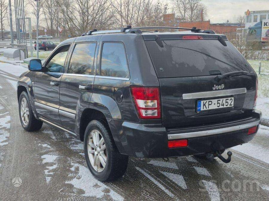 Black Jeep Grand Cherokee 2009 in Riga, with an engine capacity of 3.00 L and mileage of 330 thousand km for 4650 €, photo 5 on AUTOMOTO.COM.LV