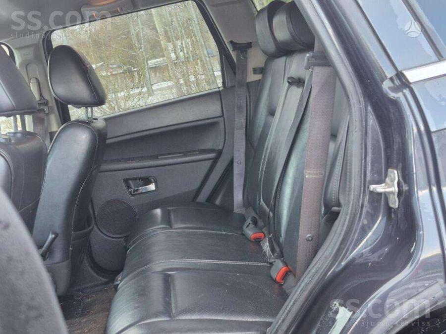 Black Jeep Grand Cherokee 2009 in Riga, with an engine capacity of 3.00 L and mileage of 330 thousand km for 4650 €, photo 10 on AUTOMOTO.COM.LV