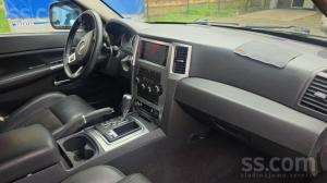 Black Jeep Grand Cherokee 2009 in Liepaja, with an engine capacity of 3.00 L and mileage of 384 thousand km for 4000 €, photo 5 on AUTOMOTO.COM.LV