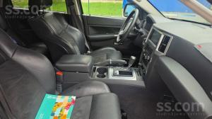 Black Jeep Grand Cherokee 2009 in Liepaja, with an engine capacity of 3.00 L and mileage of 384 thousand km for 4000 €, photo 6 on AUTOMOTO.COM.LV