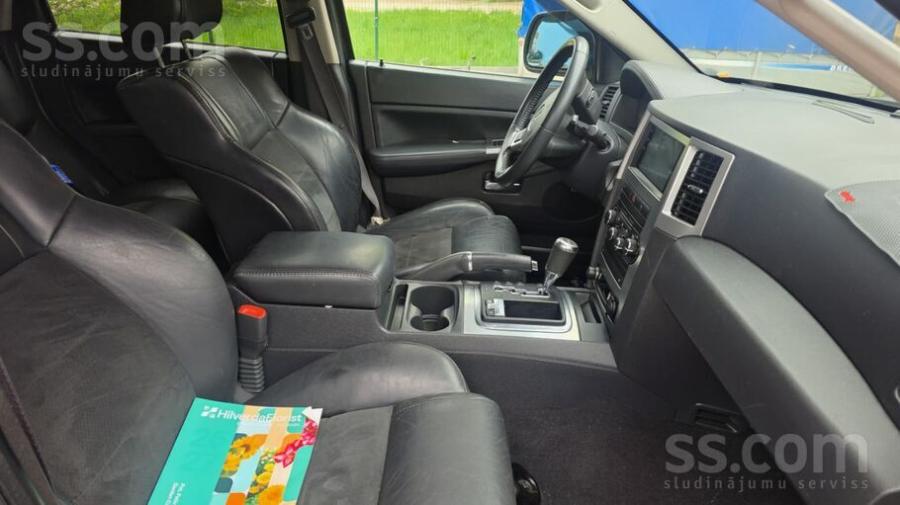 Black Jeep Grand Cherokee 2009 in Liepaja, with an engine capacity of 3.00 L and mileage of 384 thousand km for 4000 €, photo 6 on AUTOMOTO.COM.LV