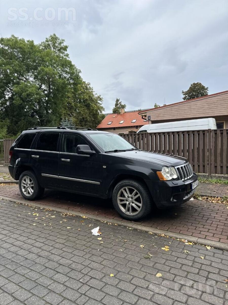 Black Jeep Grand Cherokee 2009 in Ventspils, with an engine capacity of 3.00 L and mileage of 332 thousand km for 2700 €, photo 3 on AUTOMOTO.COM.LV