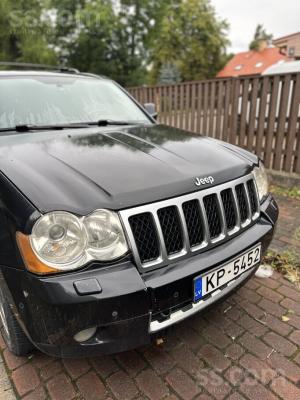 Black Jeep Grand Cherokee 2009 in Ventspils, with an engine capacity of 3.00 L and mileage of 332 thousand km for 2700 €, photo 6 on AUTOMOTO.COM.LV