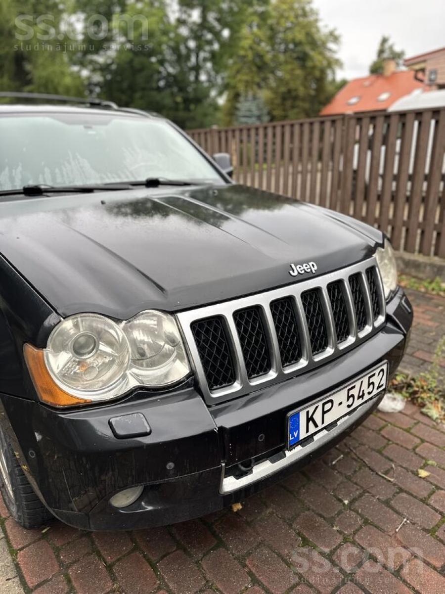 Black Jeep Grand Cherokee 2009 in Ventspils, with an engine capacity of 3.00 L and mileage of 332 thousand km for 2700 €, photo 6 on AUTOMOTO.COM.LV