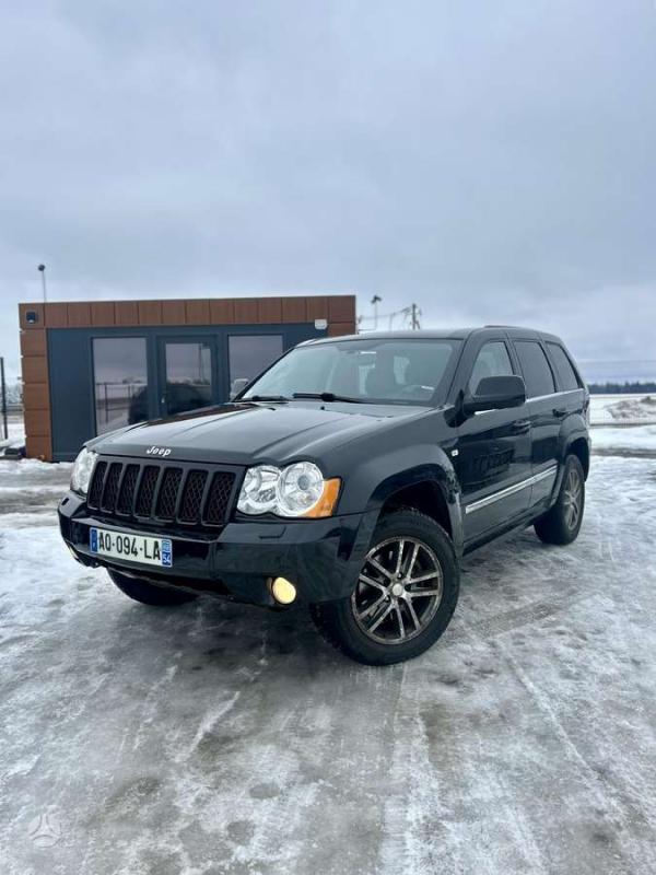 Black Jeep Grand Cherokee 2010 in Kaunas, with an engine capacity of 2.99 L and mileage of 291 thousand km for 7399 €, photo 1 on AUTOMOTO.COM.LV