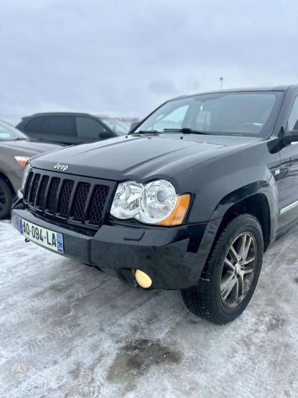 Black Jeep Grand Cherokee 2010 in Kaunas, with an engine capacity of 2.99 L and mileage of 291 thousand km for 7399 €, photo 2 on AUTOMOTO.COM.LV
