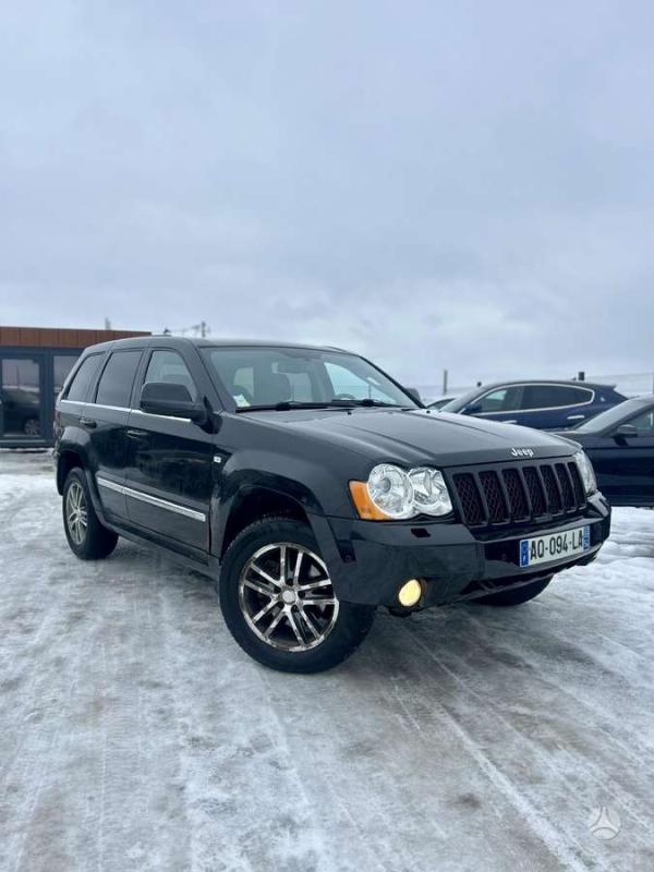 Black Jeep Grand Cherokee 2010 in Kaunas, with an engine capacity of 2.99 L and mileage of 291 thousand km for 7399 €, photo 3 on AUTOMOTO.COM.LV