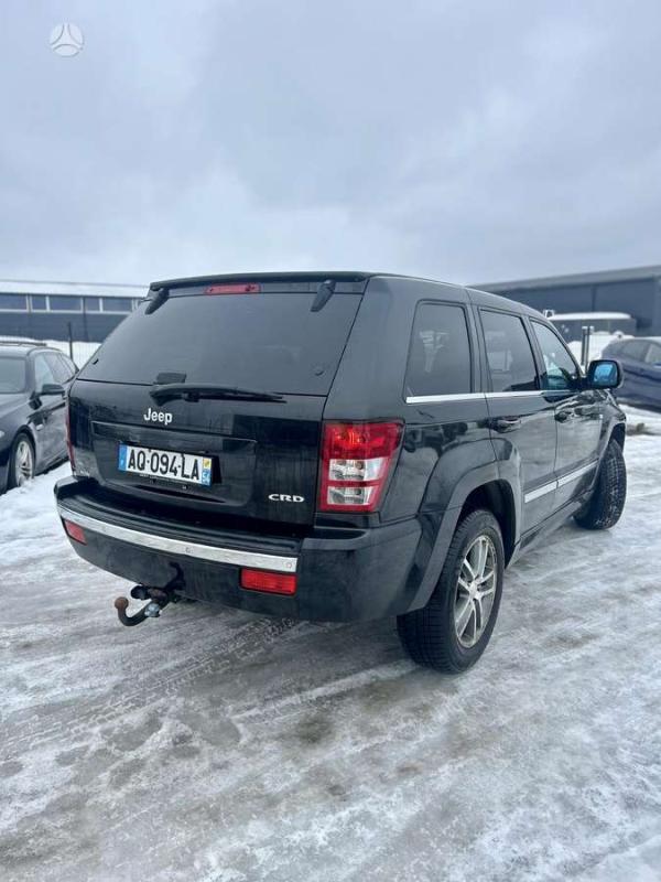 Black Jeep Grand Cherokee 2010 in Kaunas, with an engine capacity of 2.99 L and mileage of 291 thousand km for 7399 €, photo 5 on AUTOMOTO.COM.LV