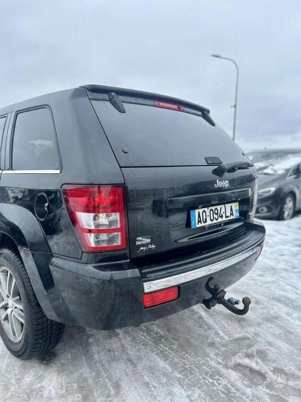 Black Jeep Grand Cherokee 2010 in Kaunas, with an engine capacity of 2.99 L and mileage of 291 thousand km for 7399 €, photo 6 on AUTOMOTO.COM.LV