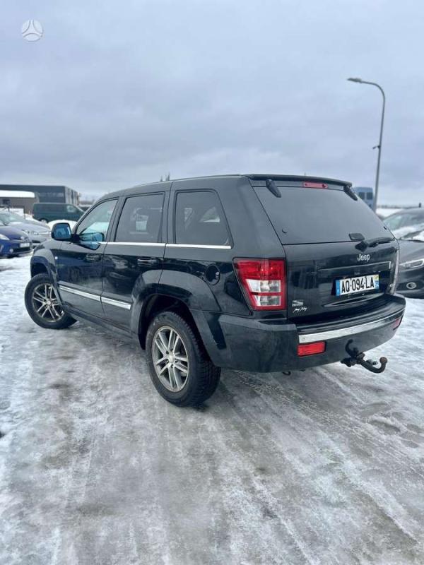 Black Jeep Grand Cherokee 2010 in Kaunas, with an engine capacity of 2.99 L and mileage of 291 thousand km for 7399 €, photo 7 on AUTOMOTO.COM.LV