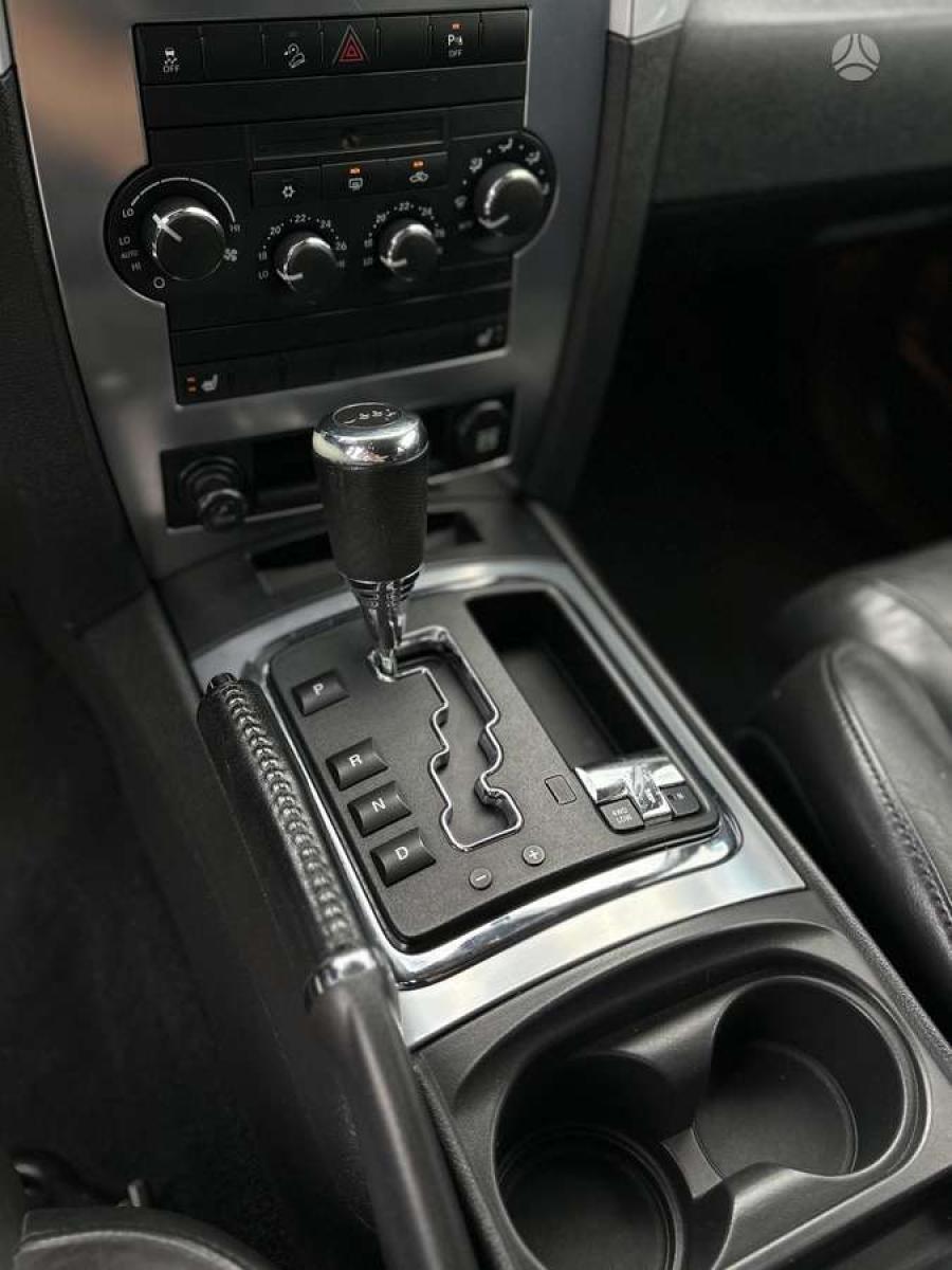 Melns Jeep Grand Cherokee 2010 Kauņa, ar dzinēja tilpumu 2.99 L un nobraukumu 292 tūkst. km par 6800 €, foto 24 vietnē AUTOMOTO.COM.LV