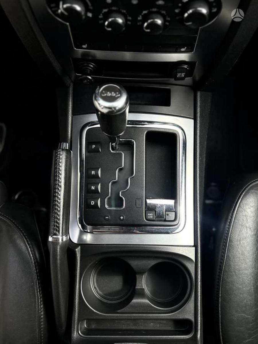 Melns Jeep Grand Cherokee 2010 Kauņa, ar dzinēja tilpumu 2.99 L un nobraukumu 292 tūkst. km par 6800 €, foto 28 vietnē AUTOMOTO.COM.LV
