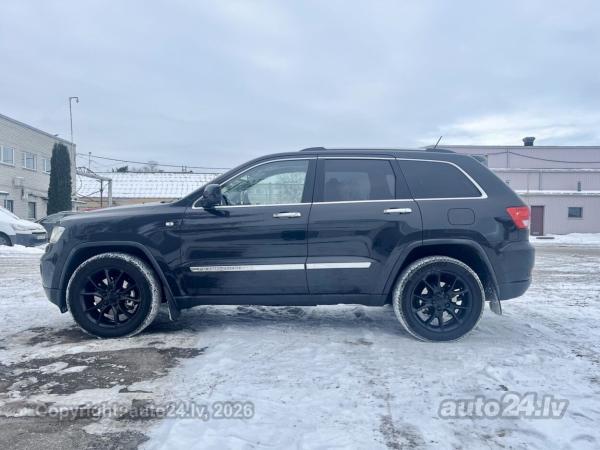 Black Jeep Grand Cherokee 2011 in Tallinn, with an engine capacity of 3.00 L and mileage of 188 thousand km for 10500 €, photo 3 on AUTOMOTO.COM.LV
