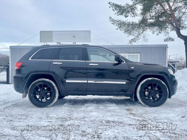 Black Jeep Grand Cherokee 2011 in Tallinn, with an engine capacity of 3.00 L and mileage of 188 thousand km for 10500 €, photo 4 on AUTOMOTO.COM.LV