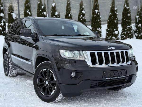 Black Jeep Grand Cherokee 2011 in Siauliai, with an engine capacity of 2.99 L and mileage of 233 thousand km for 10950 €, photo 1 on AUTOMOTO.COM.LV