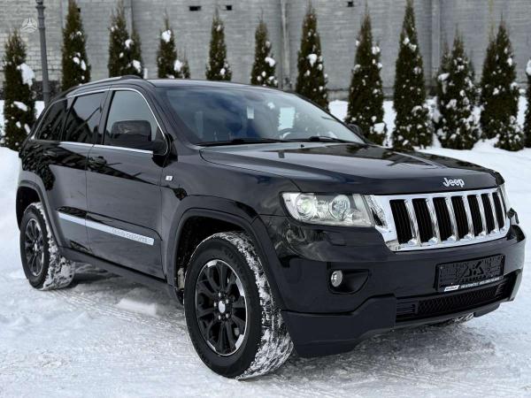 Black Jeep Grand Cherokee 2011 in Siauliai, with an engine capacity of 2.99 L and mileage of 233 thousand km for 10950 €, photo 3 on AUTOMOTO.COM.LV