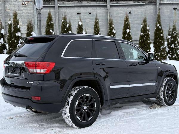 Black Jeep Grand Cherokee 2011 in Siauliai, with an engine capacity of 2.99 L and mileage of 233 thousand km for 10950 €, photo 8 on AUTOMOTO.COM.LV