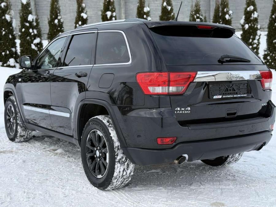 Black Jeep Grand Cherokee 2011 in Siauliai, with an engine capacity of 2.99 L and mileage of 233 thousand km for 10950 €, photo 9 on AUTOMOTO.COM.LV
