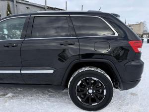 Black Jeep Grand Cherokee 2011 in Siauliai, with an engine capacity of 2.99 L and mileage of 233 thousand km for 10950 €, photo 16 on AUTOMOTO.COM.LV