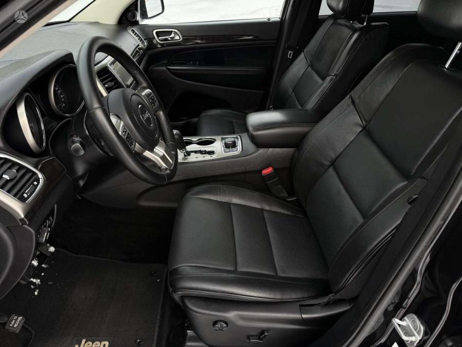 Black Jeep Grand Cherokee 2011 in Siauliai, with an engine capacity of 2.99 L and mileage of 233 thousand km for 10950 €, photo 19 on AUTOMOTO.COM.LV