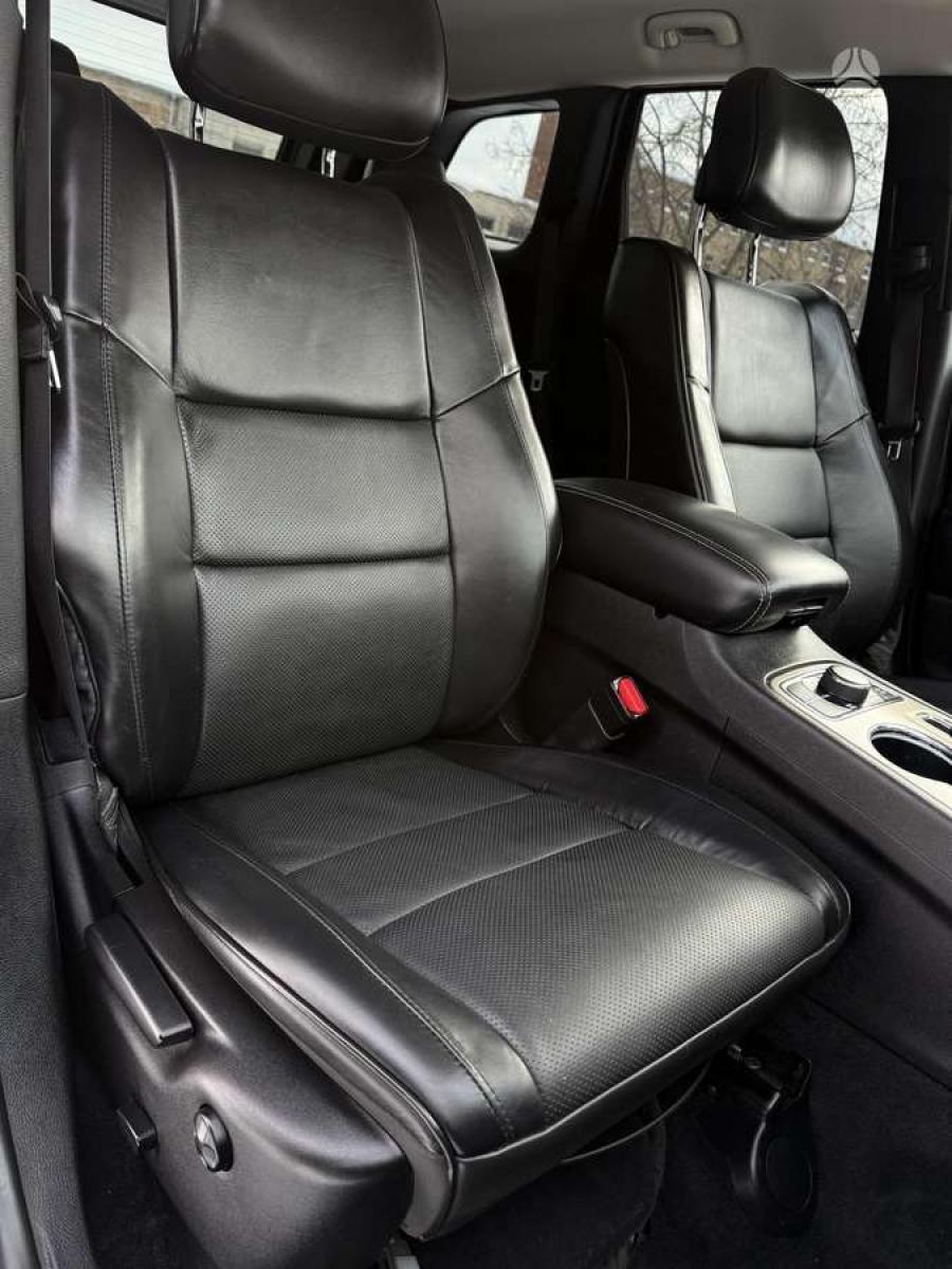Black Jeep Grand Cherokee 2011 in Siauliai, with an engine capacity of 2.99 L and mileage of 233 thousand km for 10950 €, photo 26 on AUTOMOTO.COM.LV
