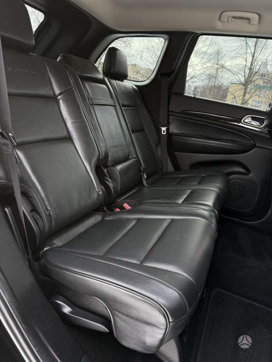 Black Jeep Grand Cherokee 2011 in Siauliai, with an engine capacity of 2.99 L and mileage of 233 thousand km for 10950 €, photo 29 on AUTOMOTO.COM.LV