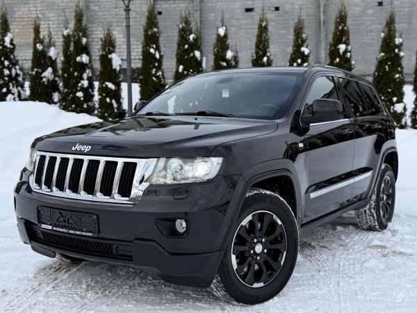 Black Jeep Grand Cherokee 2011 in Siauliai, with an engine capacity of 2.99 L and mileage of 233 thousand km for 10950 €, photo 2 on AUTOMOTO.COM.LV
