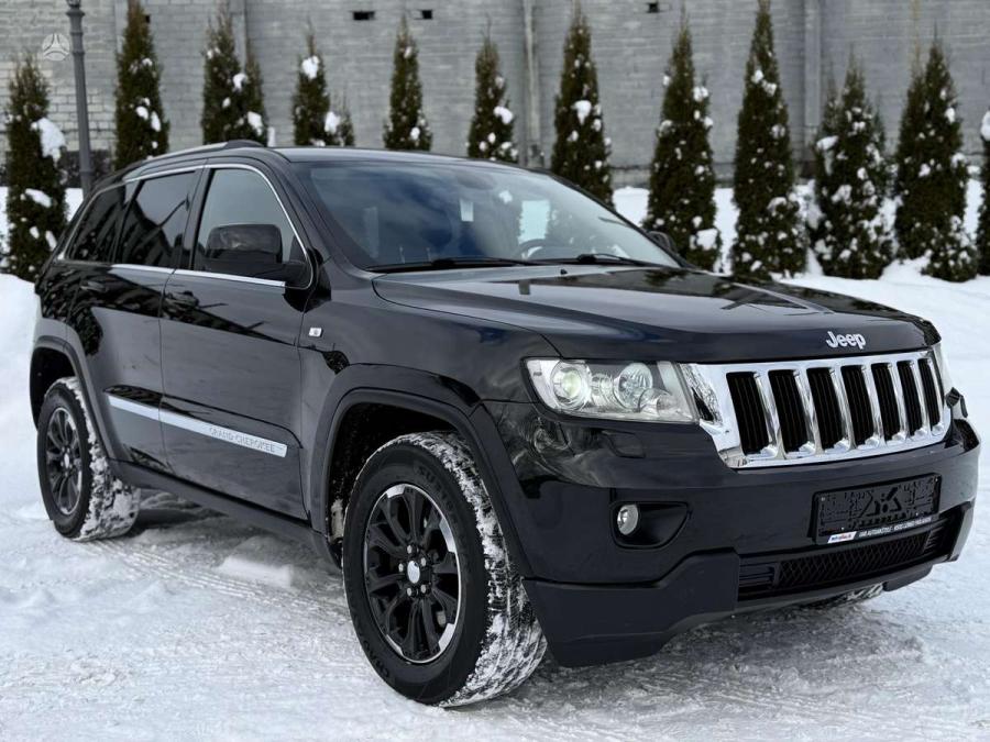 Black Jeep Grand Cherokee 2011 in Siauliai, with an engine capacity of 2.99 L and mileage of 233 thousand km for 10950 €, photo 3 on AUTOMOTO.COM.LV