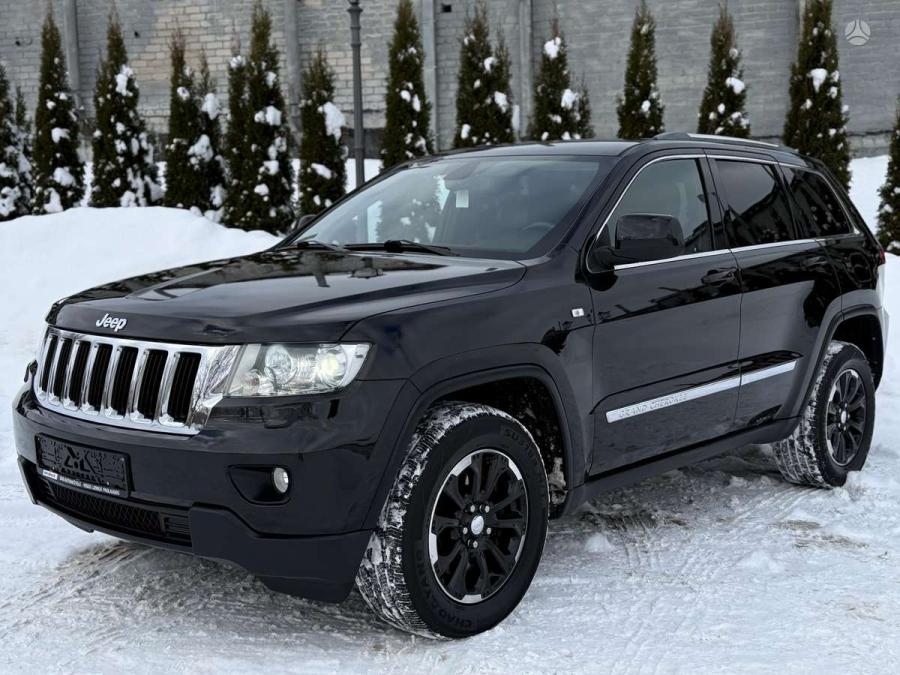 Black Jeep Grand Cherokee 2011 in Siauliai, with an engine capacity of 2.99 L and mileage of 233 thousand km for 10950 €, photo 4 on AUTOMOTO.COM.LV