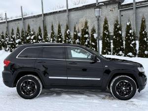 Black Jeep Grand Cherokee 2011 in Siauliai, with an engine capacity of 2.99 L and mileage of 233 thousand km for 10950 €, photo 6 on AUTOMOTO.COM.LV