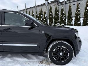 Black Jeep Grand Cherokee 2011 in Siauliai, with an engine capacity of 2.99 L and mileage of 233 thousand km for 10950 €, photo 14 on AUTOMOTO.COM.LV