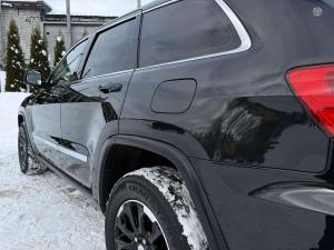 Black Jeep Grand Cherokee 2011 in Siauliai, with an engine capacity of 2.99 L and mileage of 233 thousand km for 10950 €, photo 17 on AUTOMOTO.COM.LV