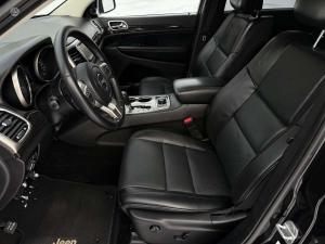 Black Jeep Grand Cherokee 2011 in Siauliai, with an engine capacity of 2.99 L and mileage of 233 thousand km for 10950 €, photo 19 on AUTOMOTO.COM.LV