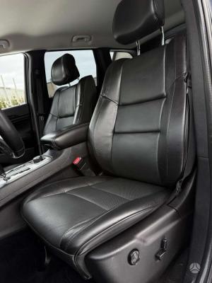 Black Jeep Grand Cherokee 2011 in Siauliai, with an engine capacity of 2.99 L and mileage of 233 thousand km for 10950 €, photo 22 on AUTOMOTO.COM.LV