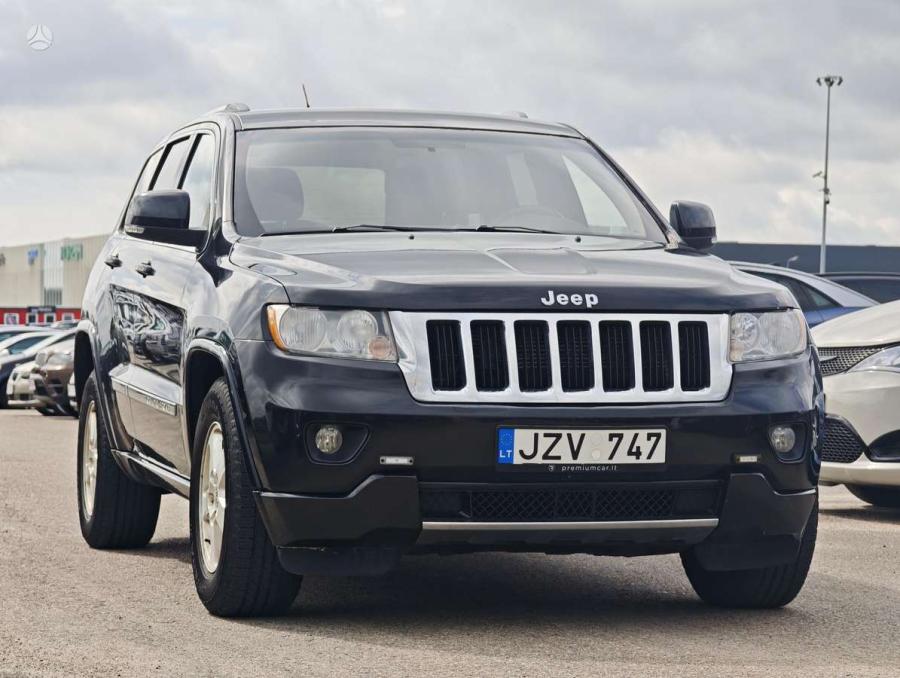Black Jeep Grand Cherokee 2011 in Vilnius, with an engine capacity of 3.60 L and mileage of 392 thousand km for 7900 €, photo 1 on AUTOMOTO.COM.LV