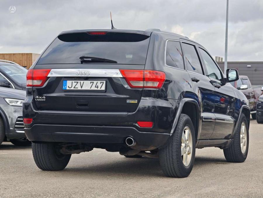 Black Jeep Grand Cherokee 2011 in Vilnius, with an engine capacity of 3.60 L and mileage of 392 thousand km for 7900 €, photo 4 on AUTOMOTO.COM.LV