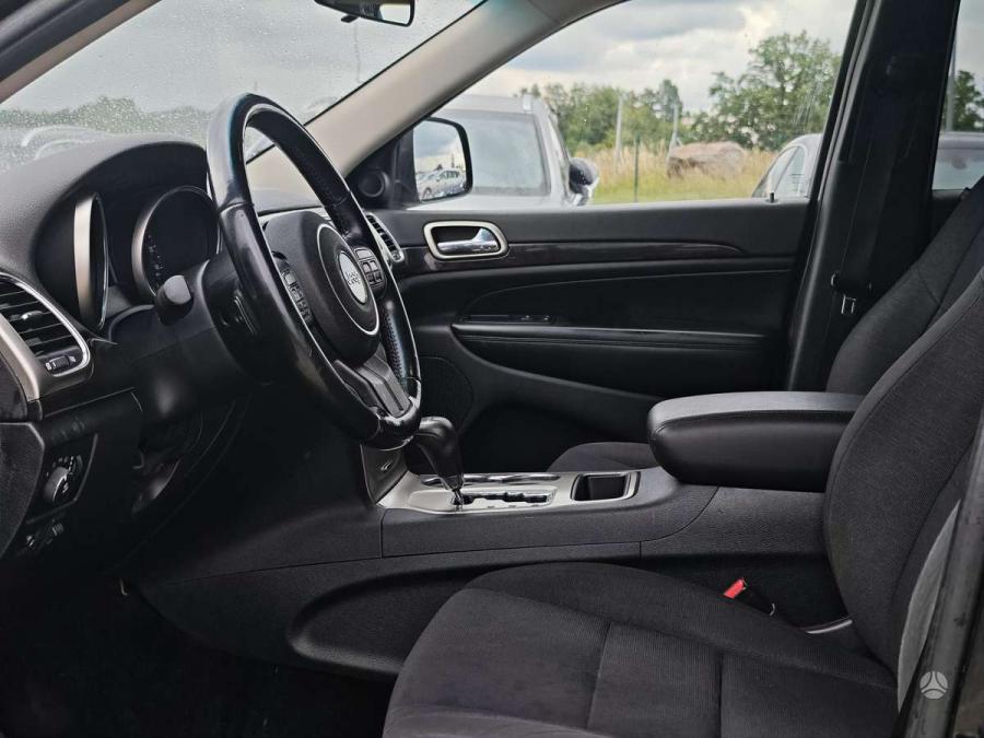 Black Jeep Grand Cherokee 2011 in Vilnius, with an engine capacity of 3.60 L and mileage of 392 thousand km for 7900 €, photo 9 on AUTOMOTO.COM.LV