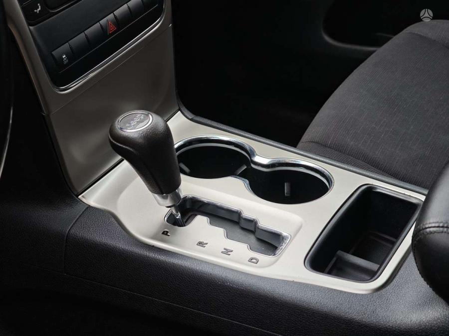 Black Jeep Grand Cherokee 2011 in Vilnius, with an engine capacity of 3.60 L and mileage of 392 thousand km for 7900 €, photo 14 on AUTOMOTO.COM.LV