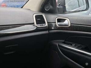 Black Jeep Grand Cherokee 2011 in Vilnius, with an engine capacity of 3.60 L and mileage of 392 thousand km for 7900 €, photo 15 on AUTOMOTO.COM.LV