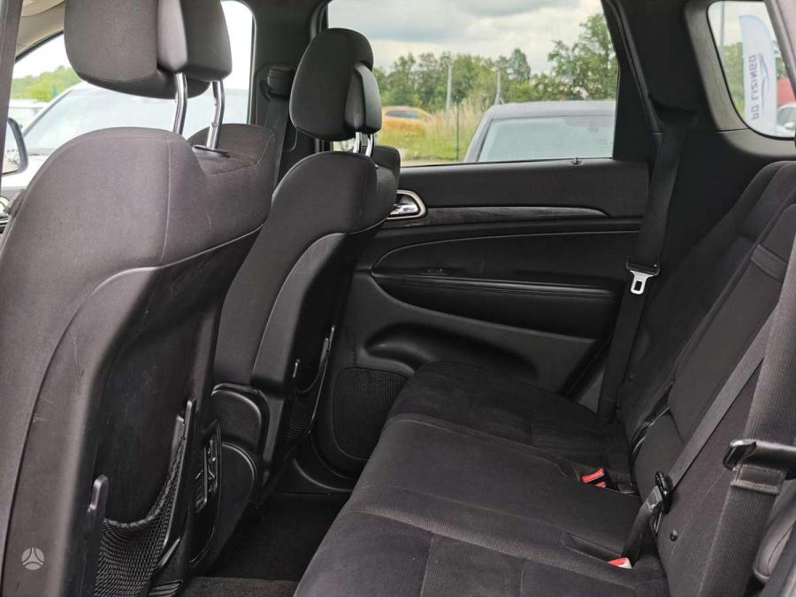Black Jeep Grand Cherokee 2011 in Vilnius, with an engine capacity of 3.60 L and mileage of 392 thousand km for 7900 €, photo 16 on AUTOMOTO.COM.LV