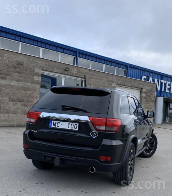 Black Jeep Grand Cherokee 2011 in Riga, with an engine capacity of 3.60 L and mileage of 286 thousand km for 9300 €, photo 3 on AUTOMOTO.COM.LV