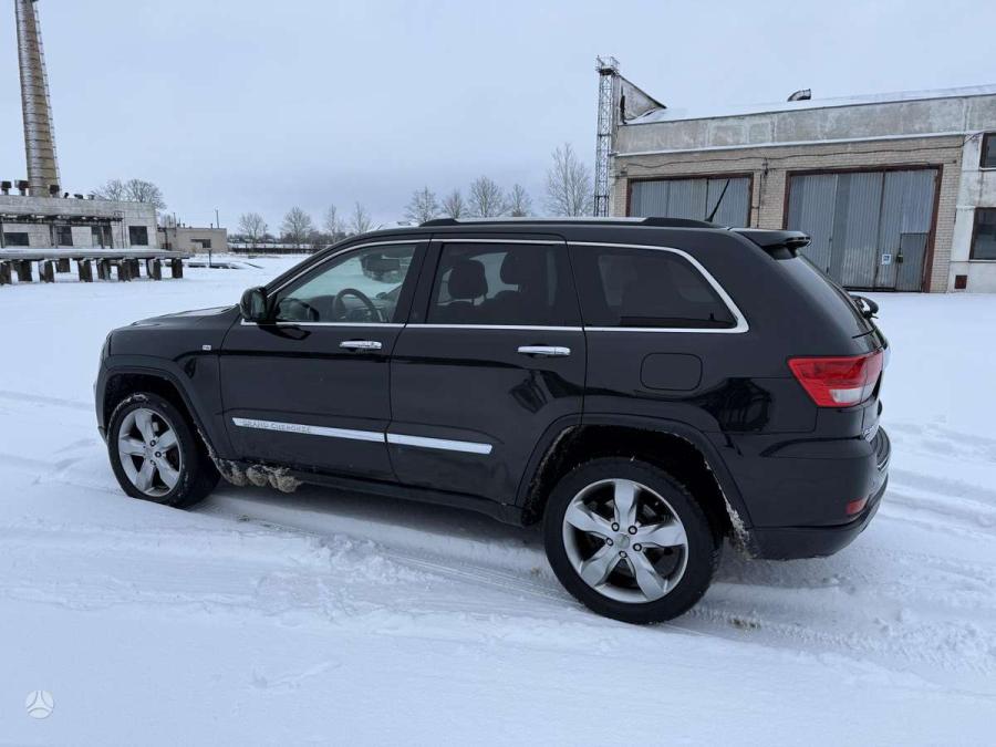 Black Jeep Grand Cherokee 2012 in Kupiskis, with an engine capacity of 2.99 L and mileage of 254 thousand km for 4850 €, photo 6 on AUTOMOTO.COM.LV
